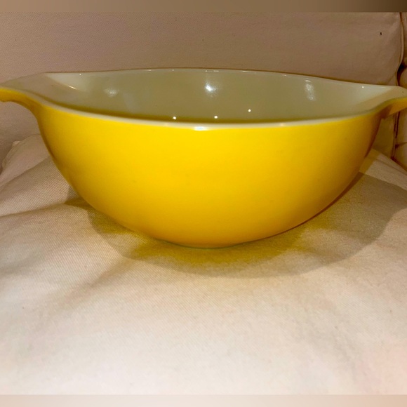 Pyrex | Kitchen | Vintage Cinderella Yellow Gold Pyrex Mixing Bowl 443 ...